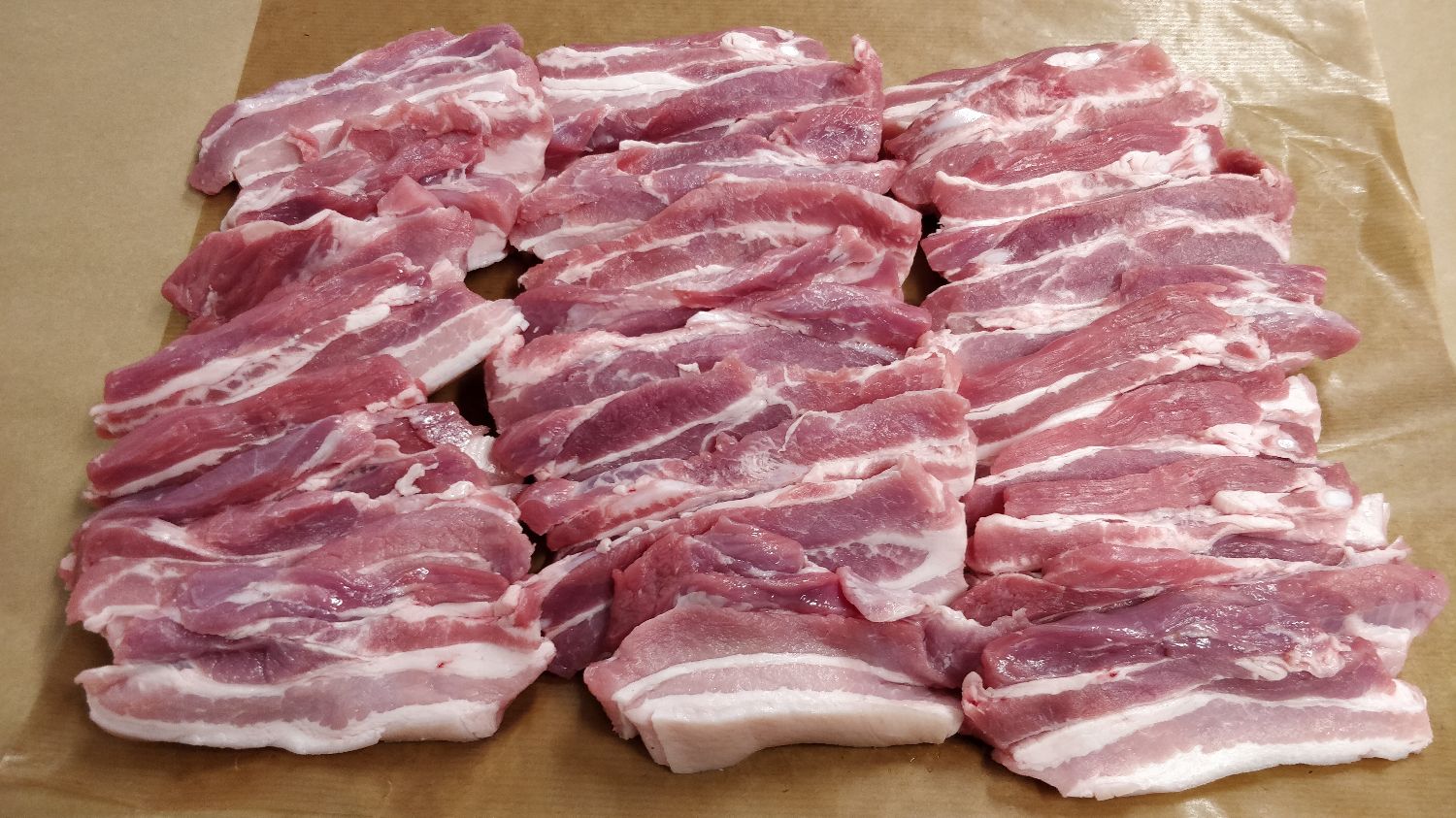 Svinebryst i skiver 1,3kg | Slagter Zangenberg